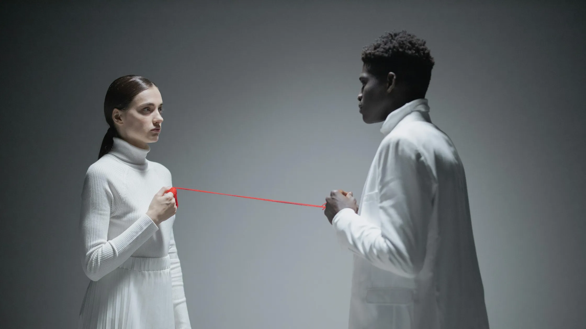 The Red Thread Ritual on the Finger to Find the Love of Your Life